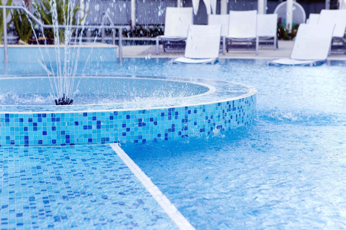 7 Reasons Why Choose Blue Mosaic Pool Tile For Swimming Pool - HOMANIA
